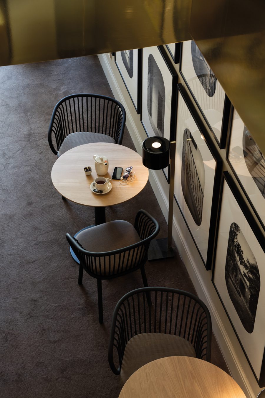 Flamingo dining table stand with round top | Indoor Furniture | Expormim