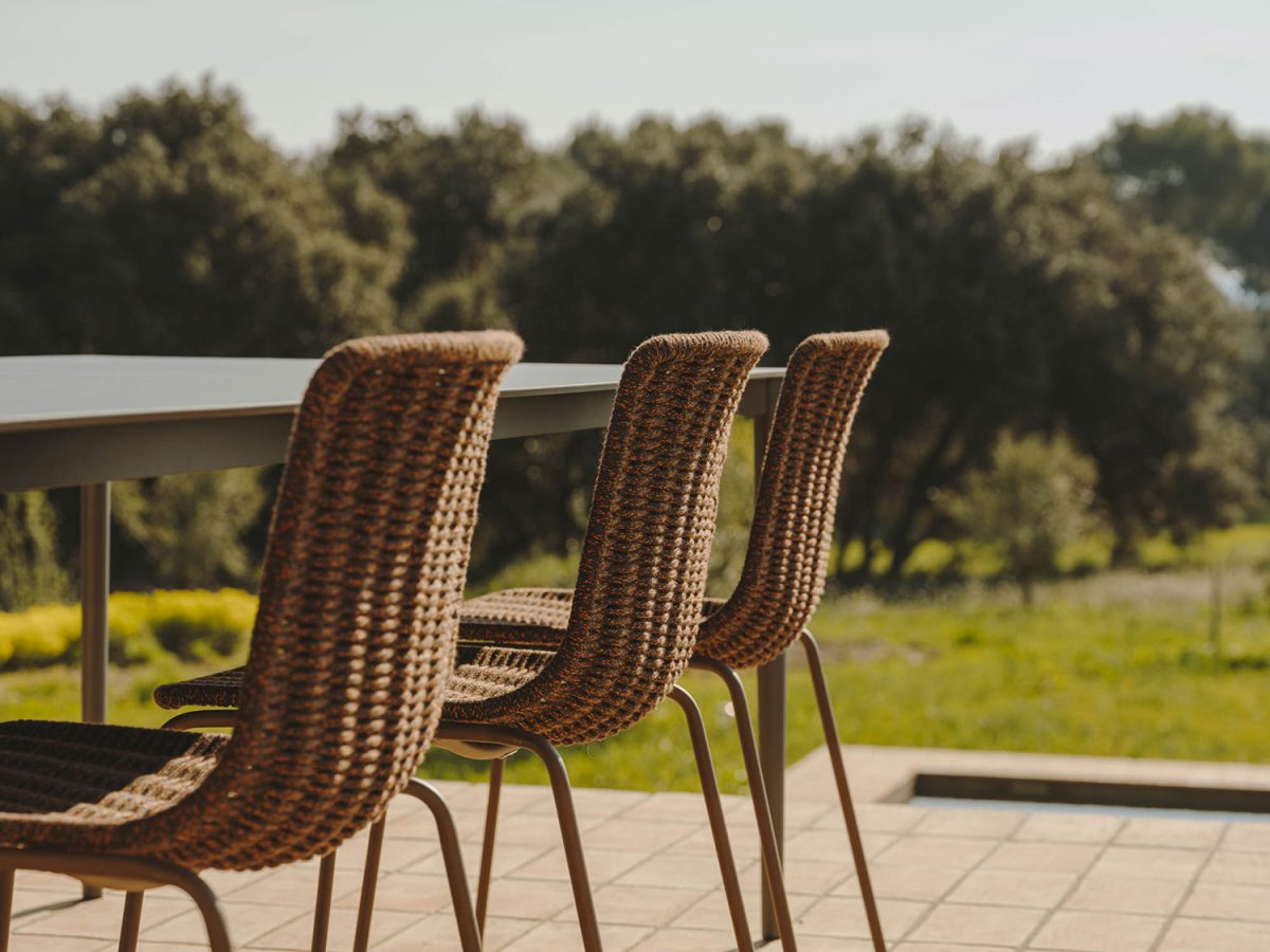 stackable outdoor chairs: an ode to functionality — Expormim