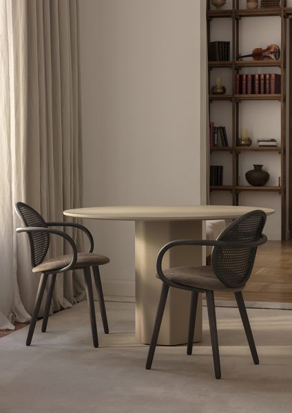Loop dining armchair with solid wood legs I Indoor Furniture I Expormim