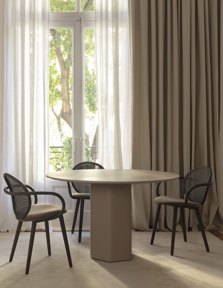 Talo indoor high round dining table | Indoor Furniture | Expormim