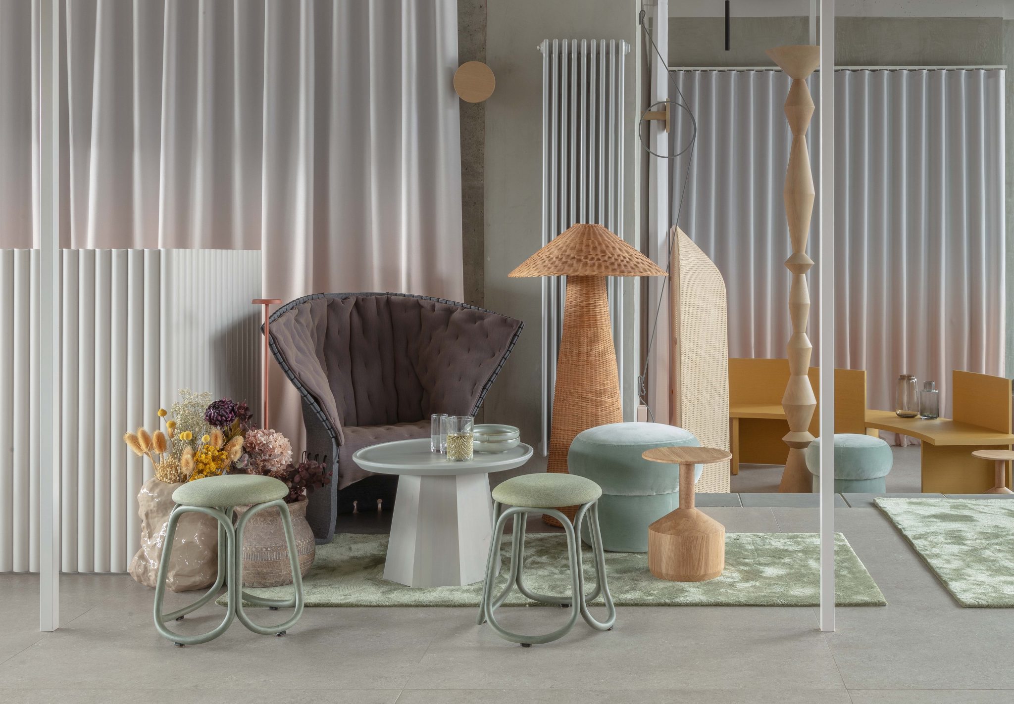 Indoor locke at east side gallery: a different hotel concept | Expormim