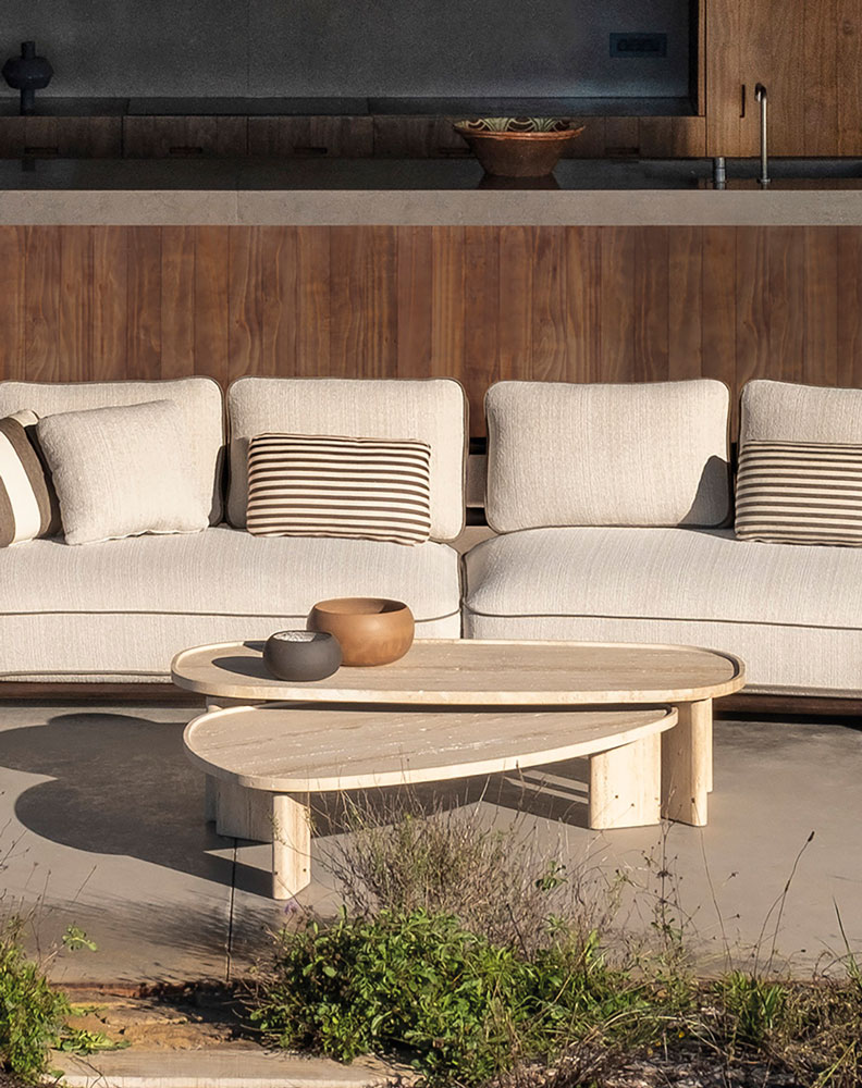 Meridies travertine triangular coffee table | Outdoor Furniture | Expormim